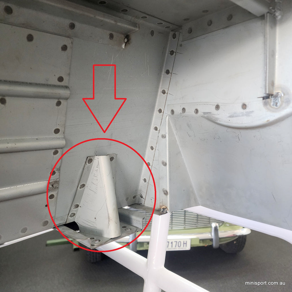 Moke rear subframe mounting support (very rear) Hull side – Minisport